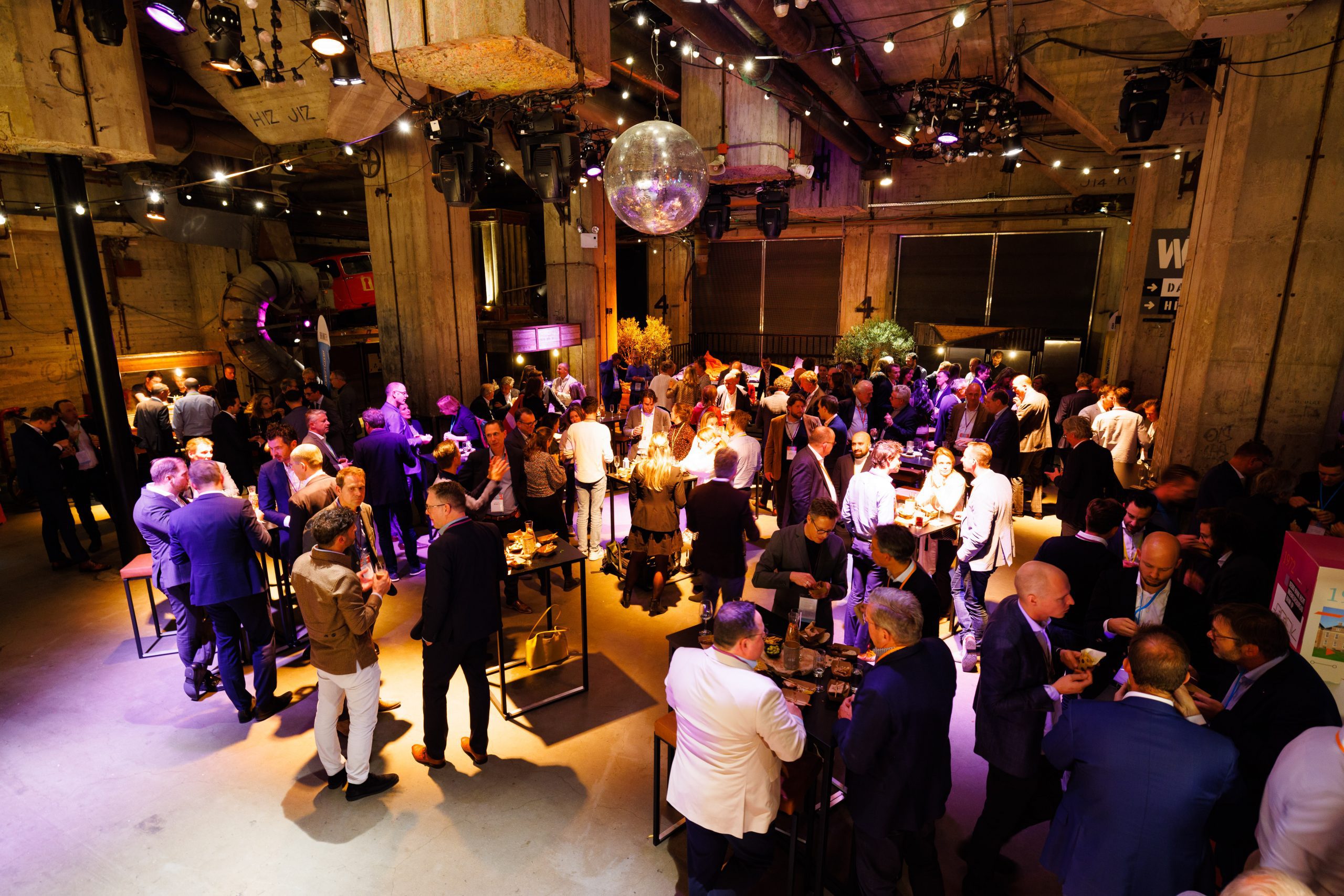 Wat gaat zijn is onbekend - Brink